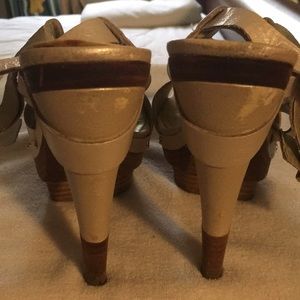 Jessica Simpson | Shoes | Metallic Gold Jessica Simpson Platform ...